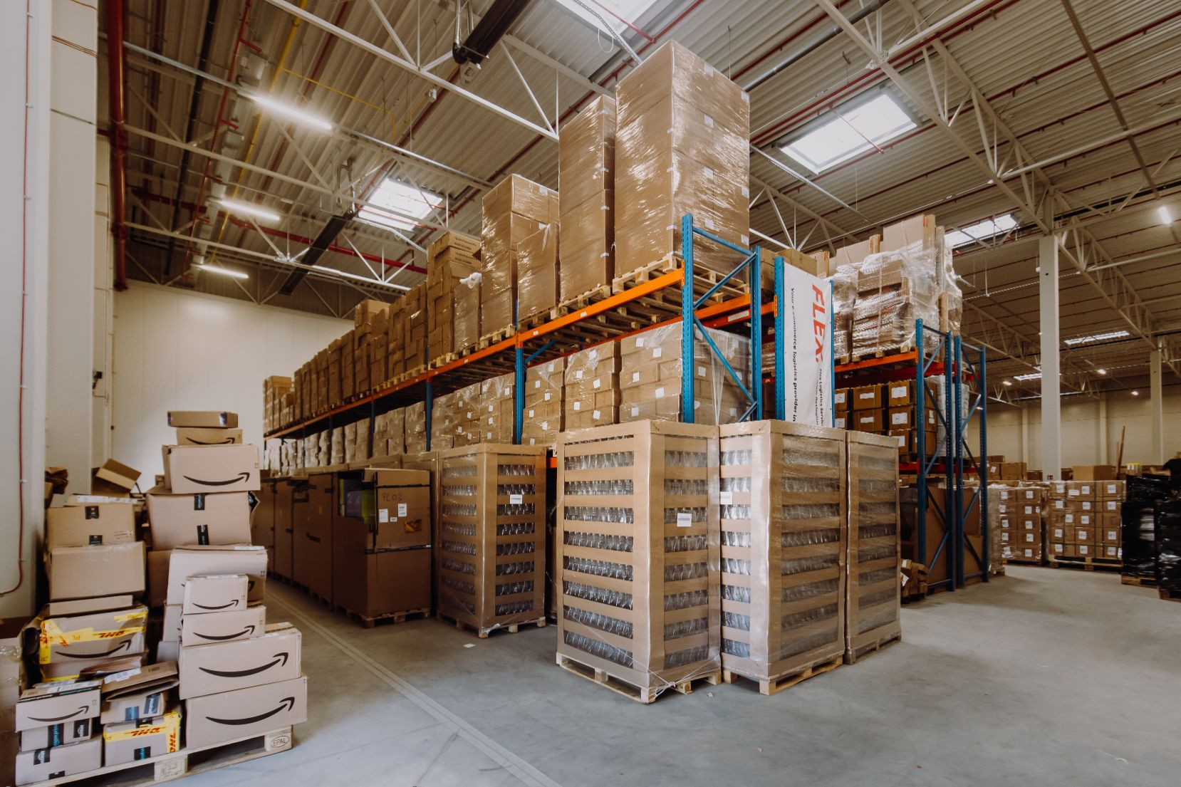 Warehouse Automation in Furniture Distribution - FLEX. Logistik